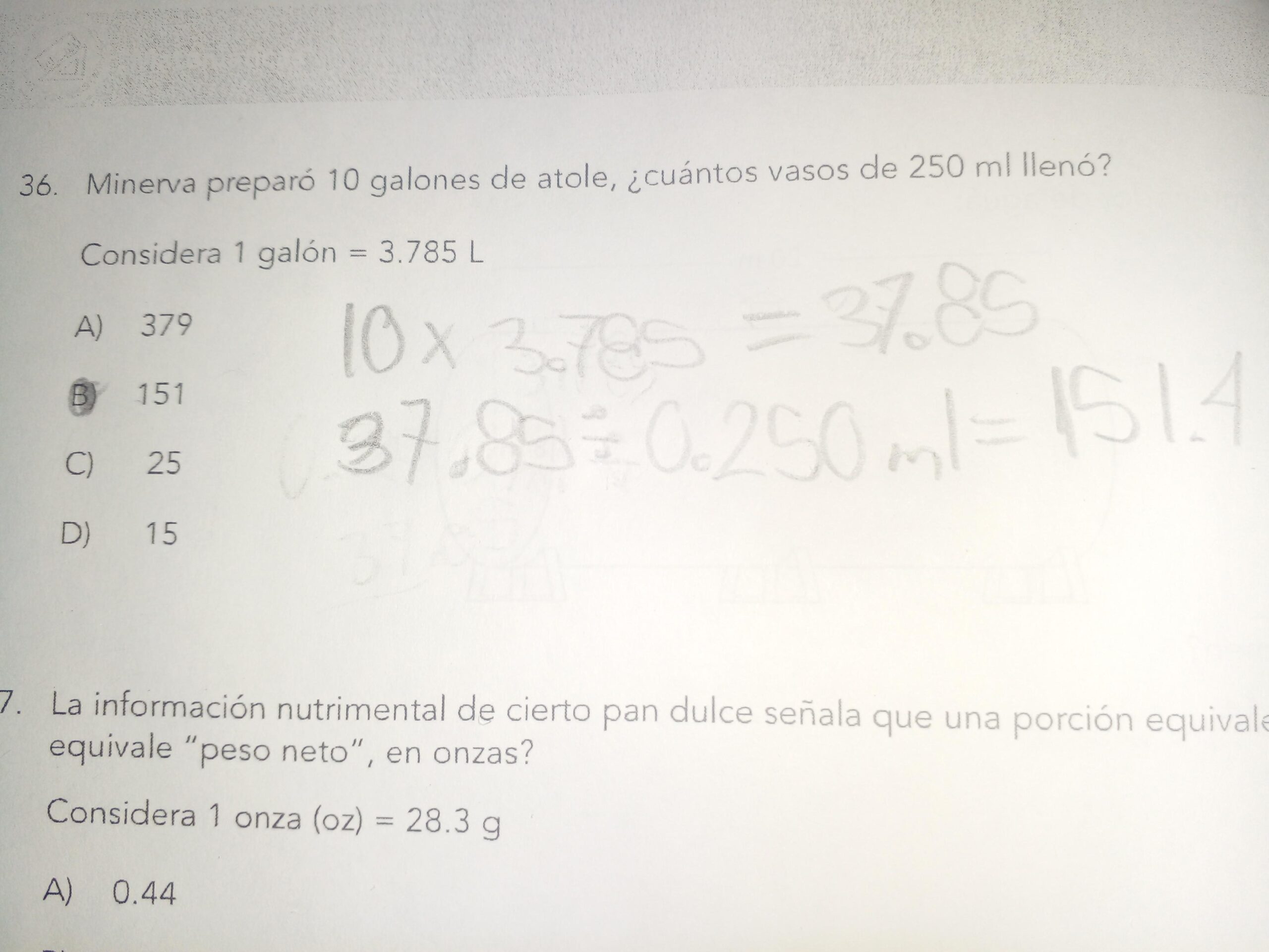 Minerva preparó 10 galones de atole, descubre cuántos vasos de 250ml podrás disfrutar